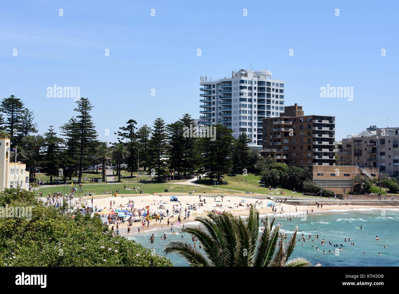 View of the water and beach at North Cronulla Stock Photo - Alamy