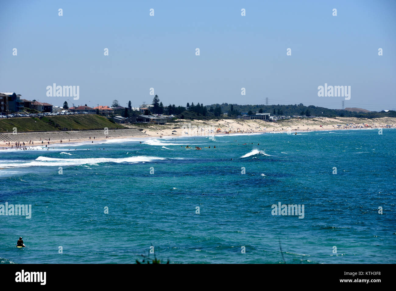 View of the water and beach at North Cronulla Stock Photo - Alamy