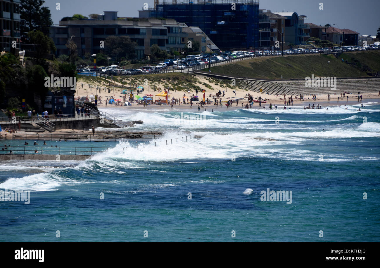 View of the water and beach at North Cronulla Stock Photo - Alamy