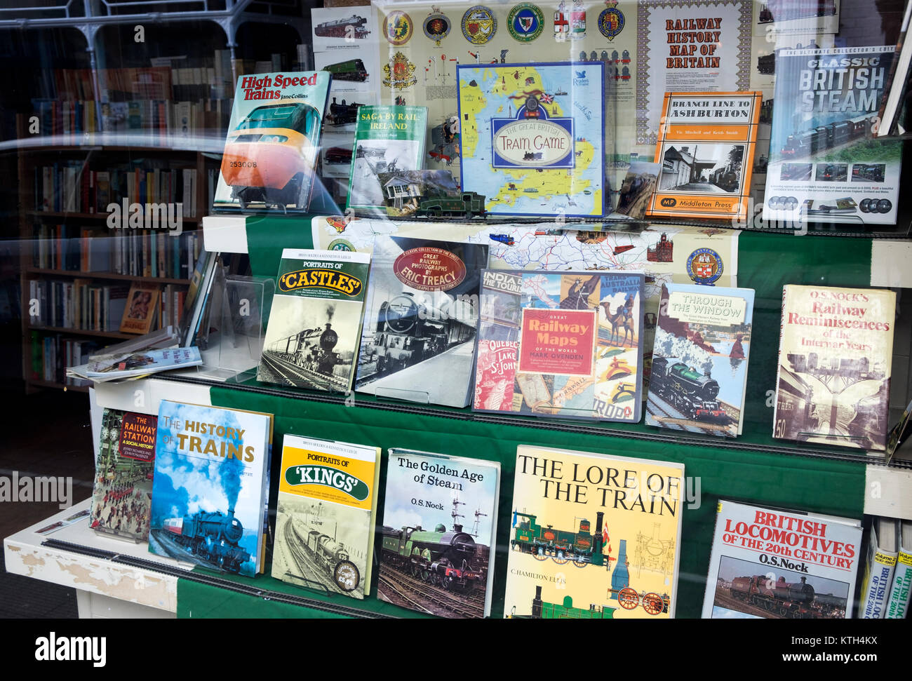 Bookshop window display hi-res stock photography and images - Alamy