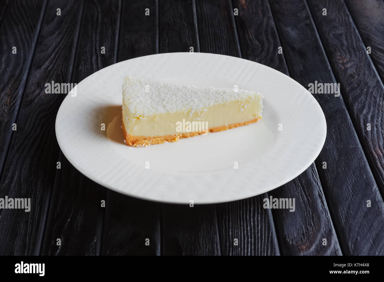 Classic cheesecake on plate Stock Photo - Alamy