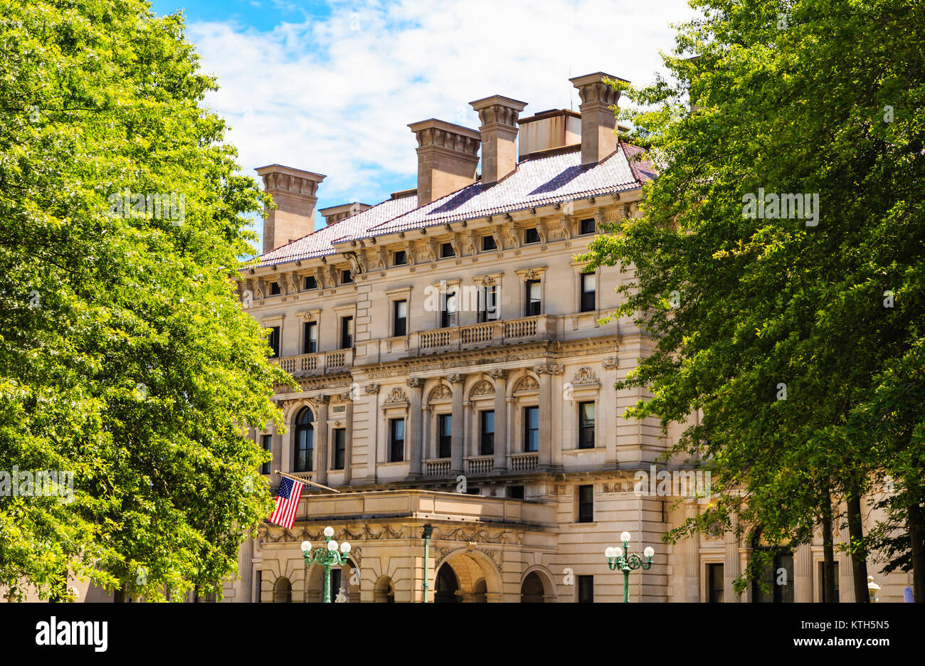 Stone mansion hi-res stock photography and images - Alamy