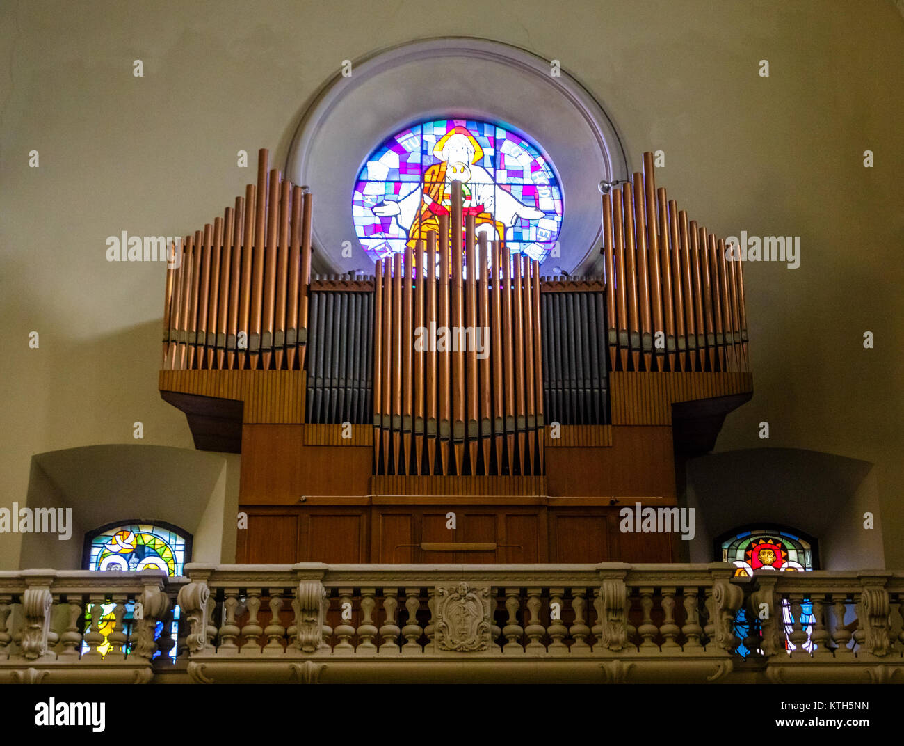 Brass Pipe Organ Under Stained Glass Window Stock Photo - Alamy
