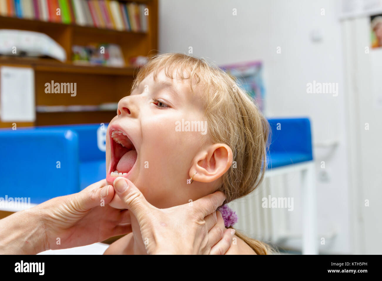 Healthy tonsils hi-res stock photography and images - Alamy