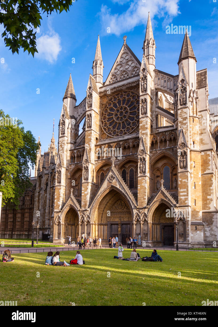 Westminster abbey exterior hi-res stock photography and images - Alamy