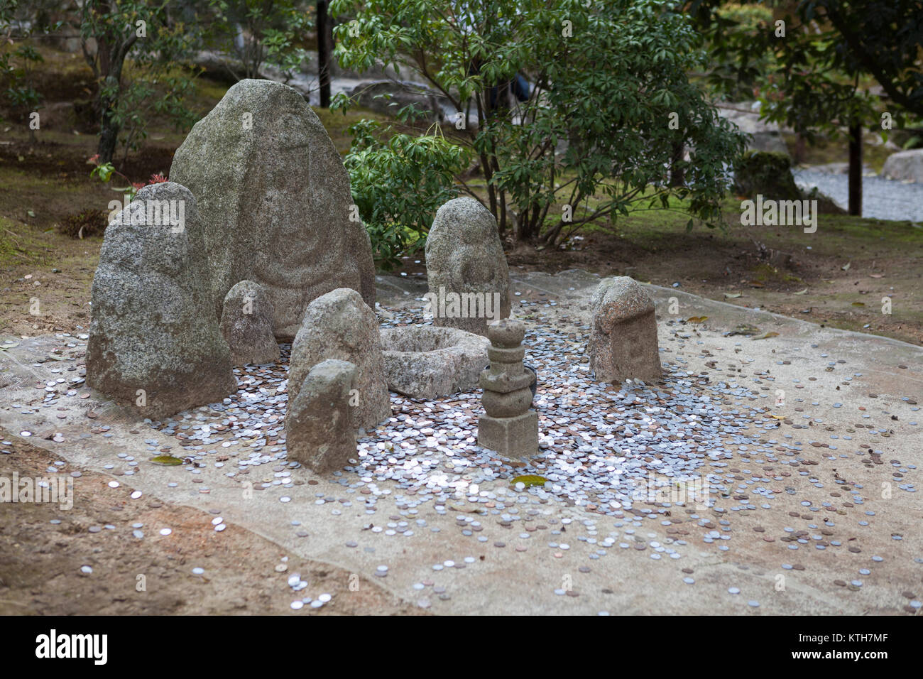 Stone idols hi-res stock photography and images - Alamy