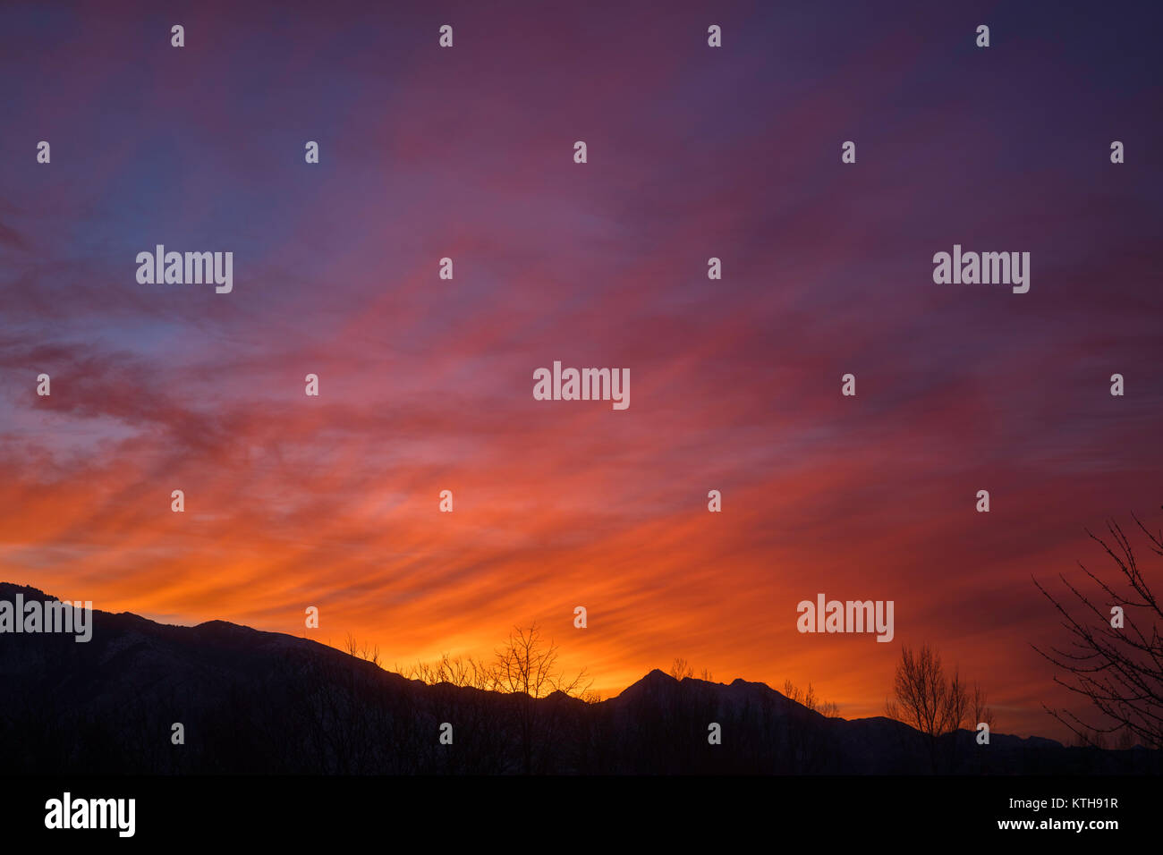 Vibrant sunrise hi-res stock photography and images - Alamy