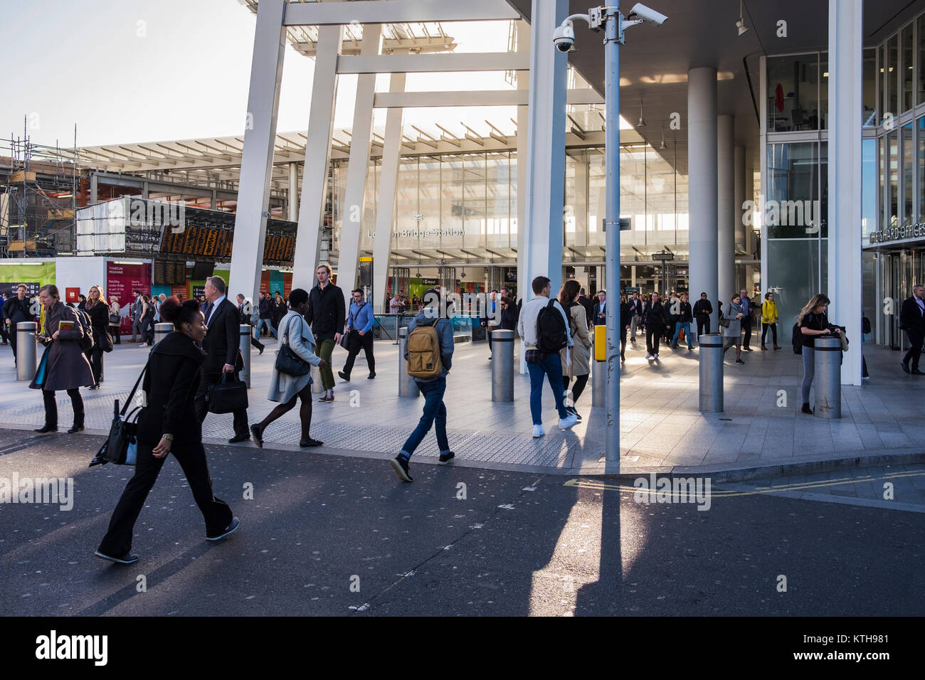 The shard shard london bridge station hi-res stock photography and ...