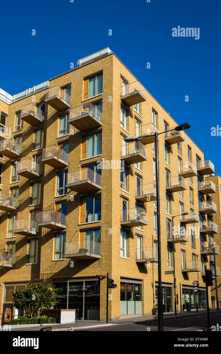 The bridge southwark bridge road hi-res stock photography and images ...