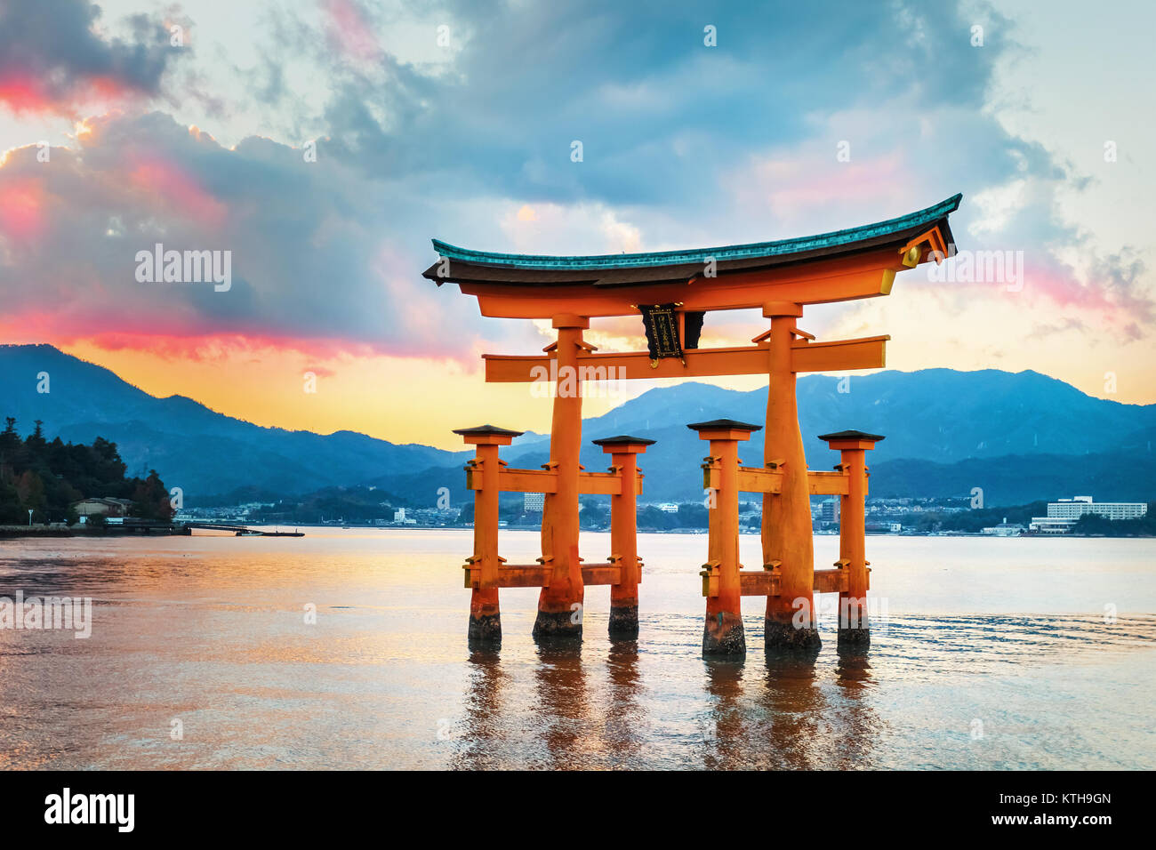 Great floating gate (O-Torii) on Miyajima island near Itsukushima ...