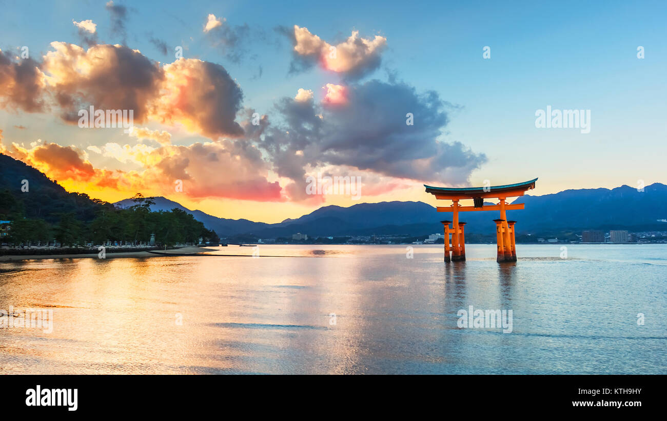 Great floating gate (O-Torii) on Miyajima island near Itsukushima ...