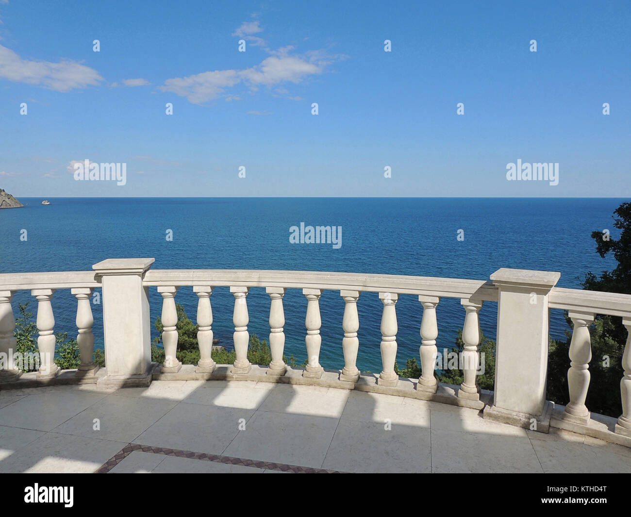 Balustrade sea hi-res stock photography and images - Alamy