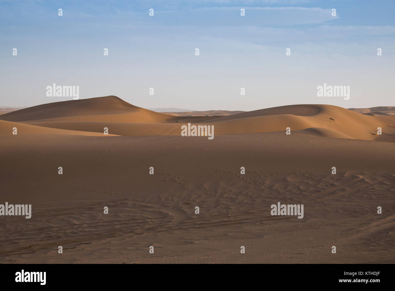 Transverse dunes hi-res stock photography and images - Alamy