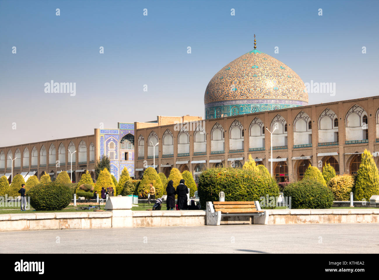ISFAHAN, IRAN – NOVEMBER 2017: The Sheikh Lotfallah mosque at the Naqsh ...