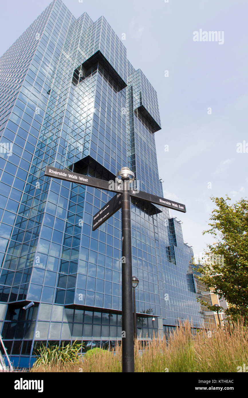 London walk signs hi-res stock photography and images - Alamy