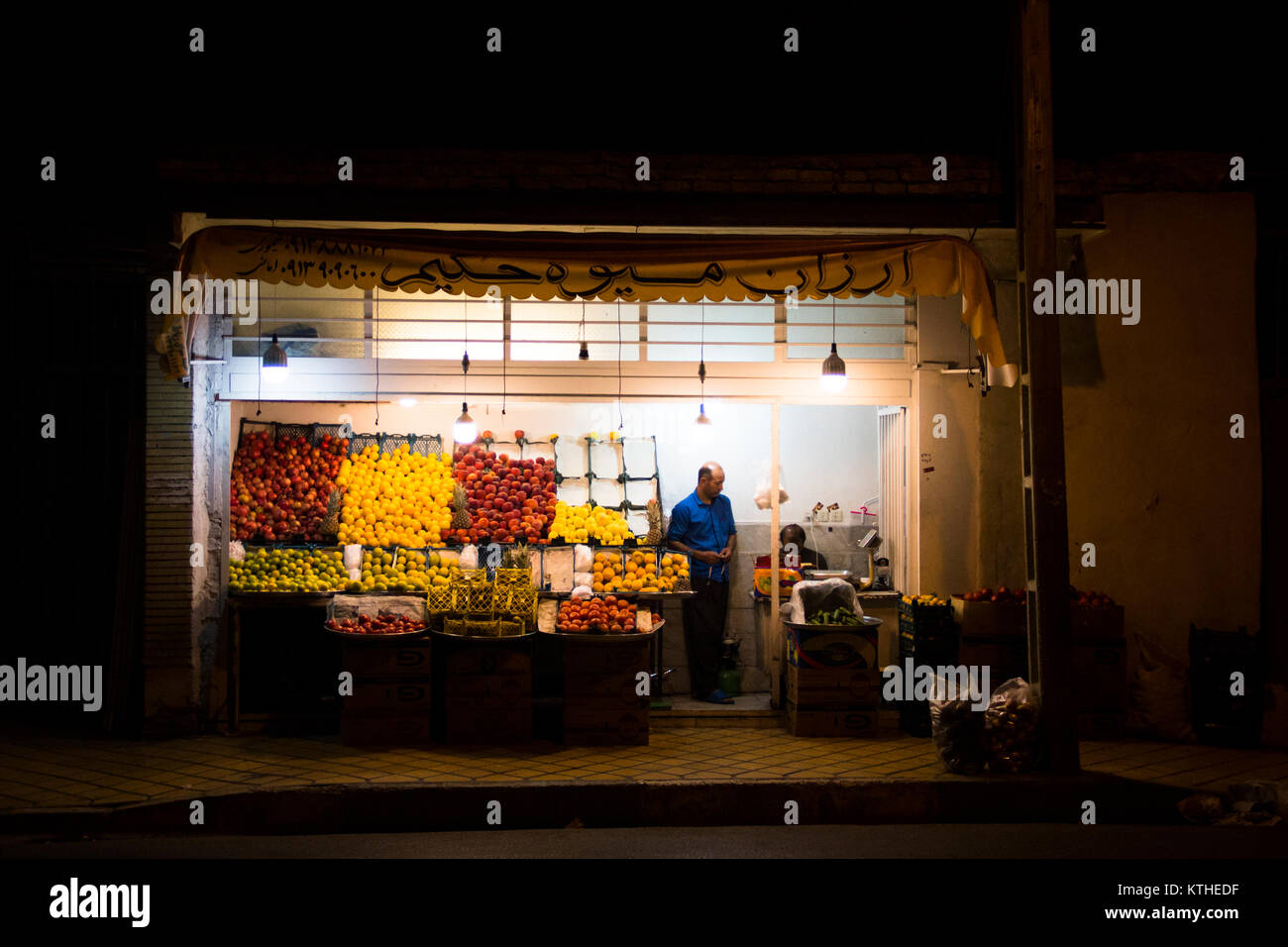ISFAHAN, IRAN – NOVEMBER 2017: Shop with groceries like vegetables and ...