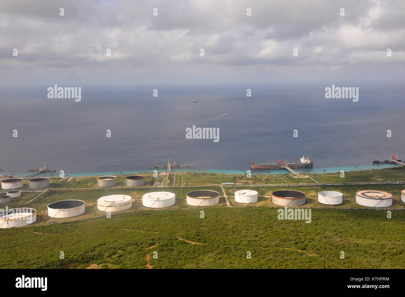 Oil tanks caribbean hi-res stock photography and images - Alamy