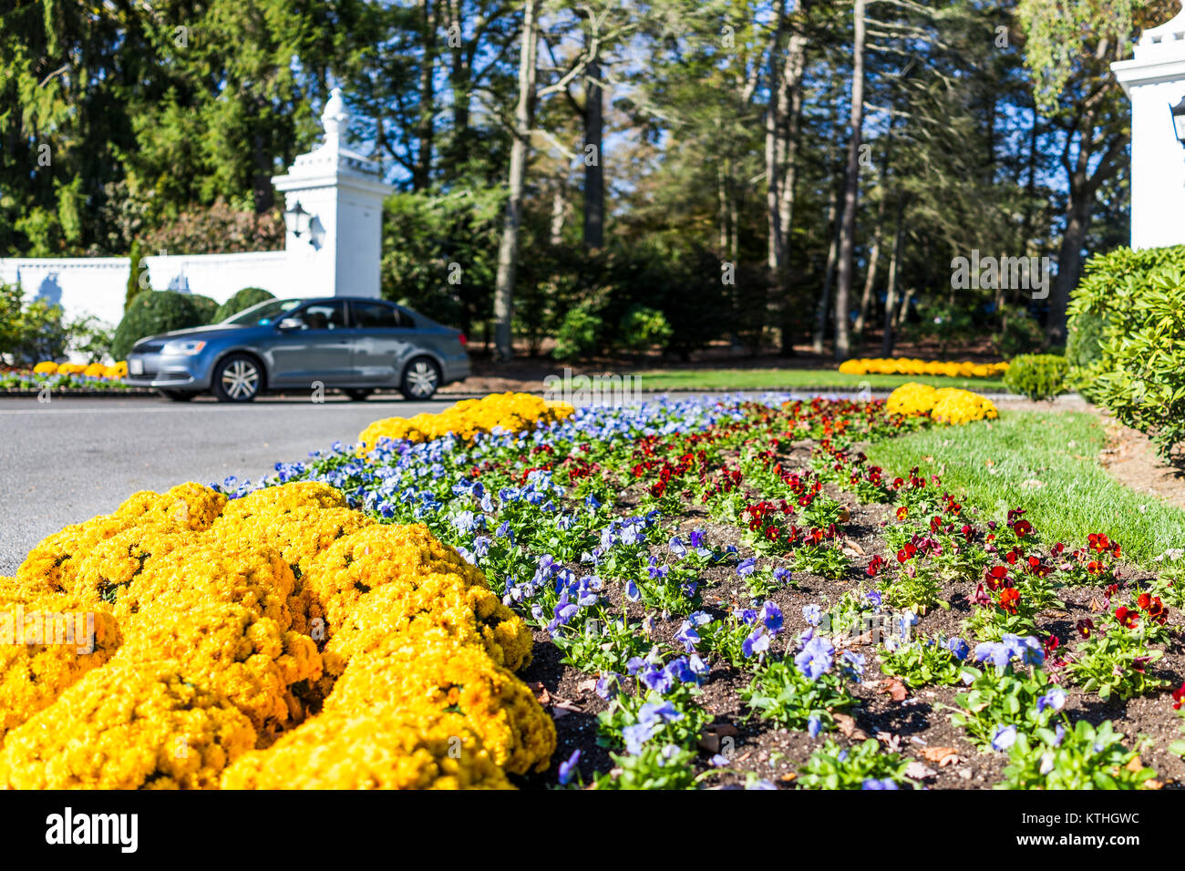 Residential gated entrance hi-res stock photography and images - Alamy