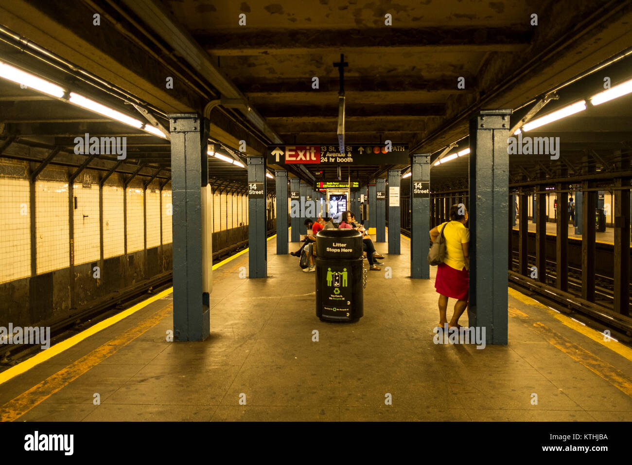 Waiting for the train at 14 Street Station in New York City, USA Stock ...