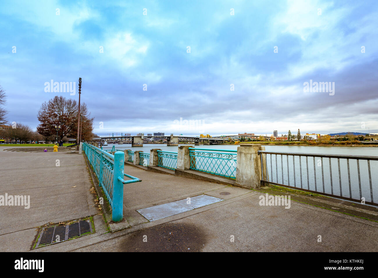 Downtown from morrison bridge hi-res stock photography and images - Alamy