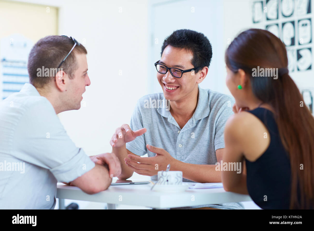 Two people having conversation hi-res stock photography and images - Alamy