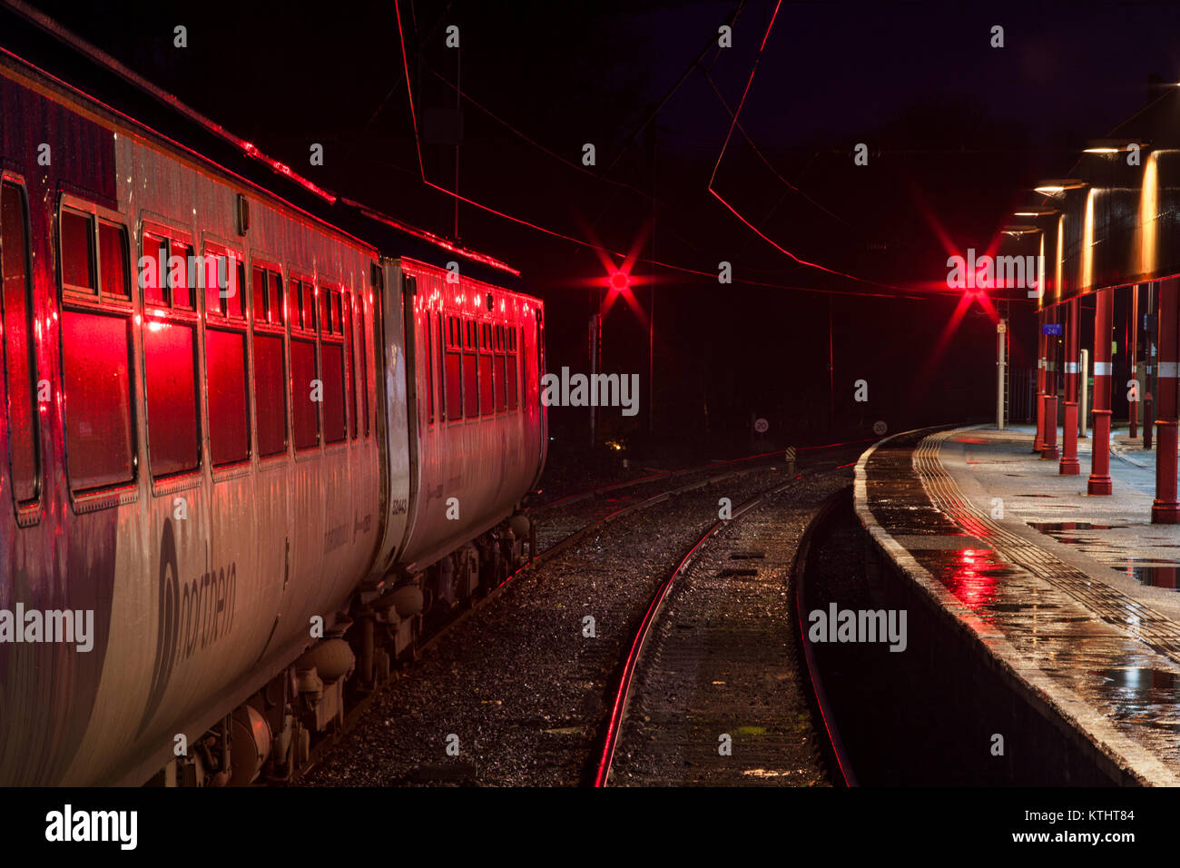 Train and signal hi-res stock photography and images - Alamy