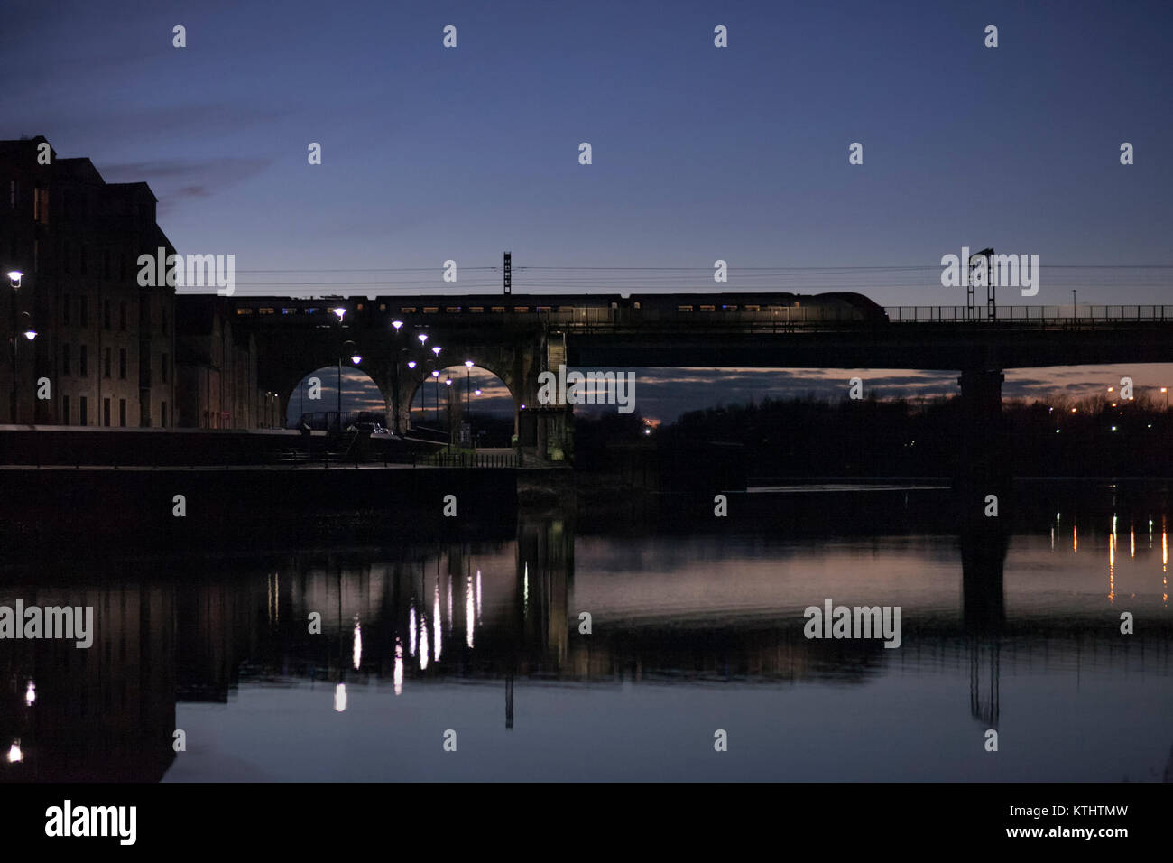 10/12/2017 Carlisle Bridge (Lancaster, river Lune) Virgin Trains west ...