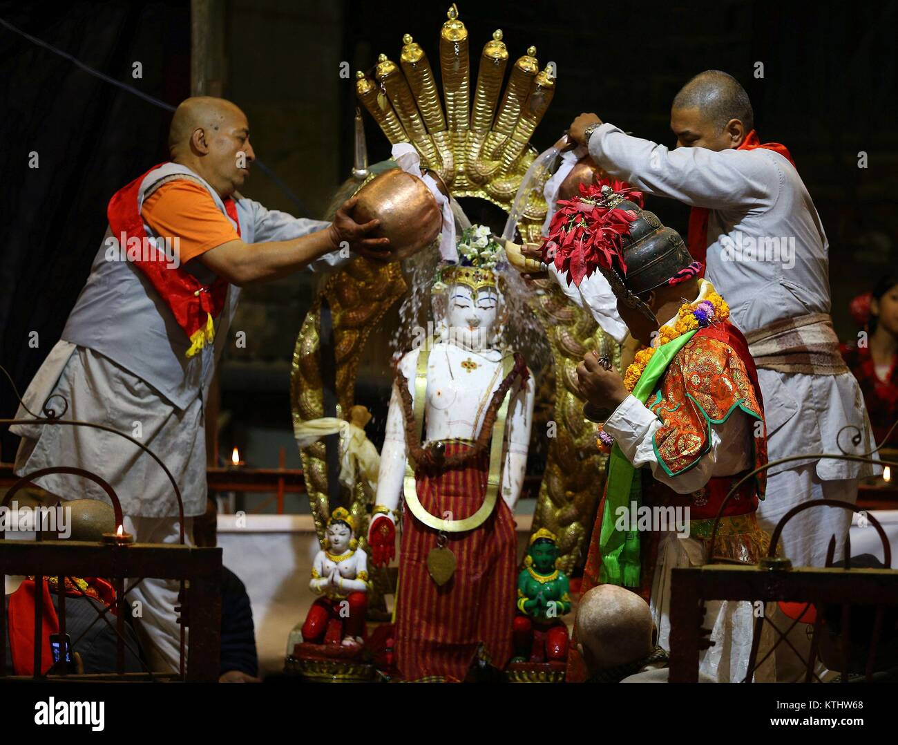 Kathmandu, Nepal. 26th Dec, 2017. Priests bath an idol of Seto ...