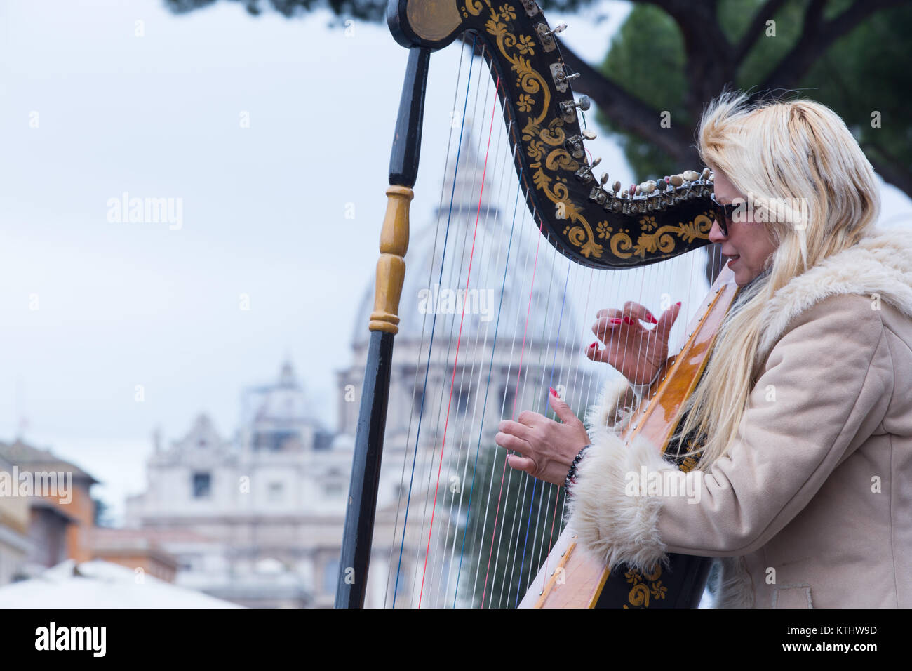 Rome, Italy. 10th Dec, 2017. An harp player perform under Castel Sant ...