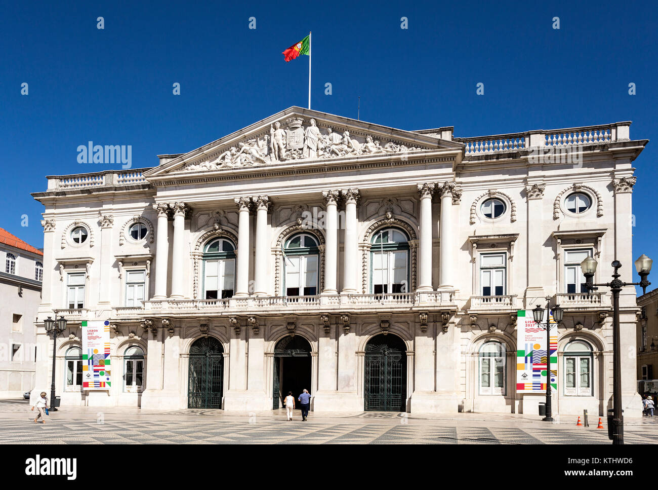 The City Hall neoclassical building featuring sculptures on the ...