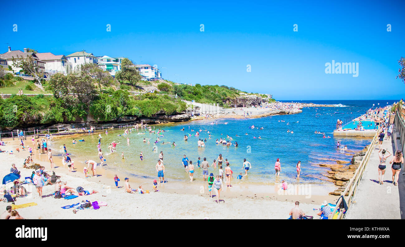 SYDNEY,AUSTRALIA-DEC 30, 2014:People relaxing at Clovelly sendy beach ...