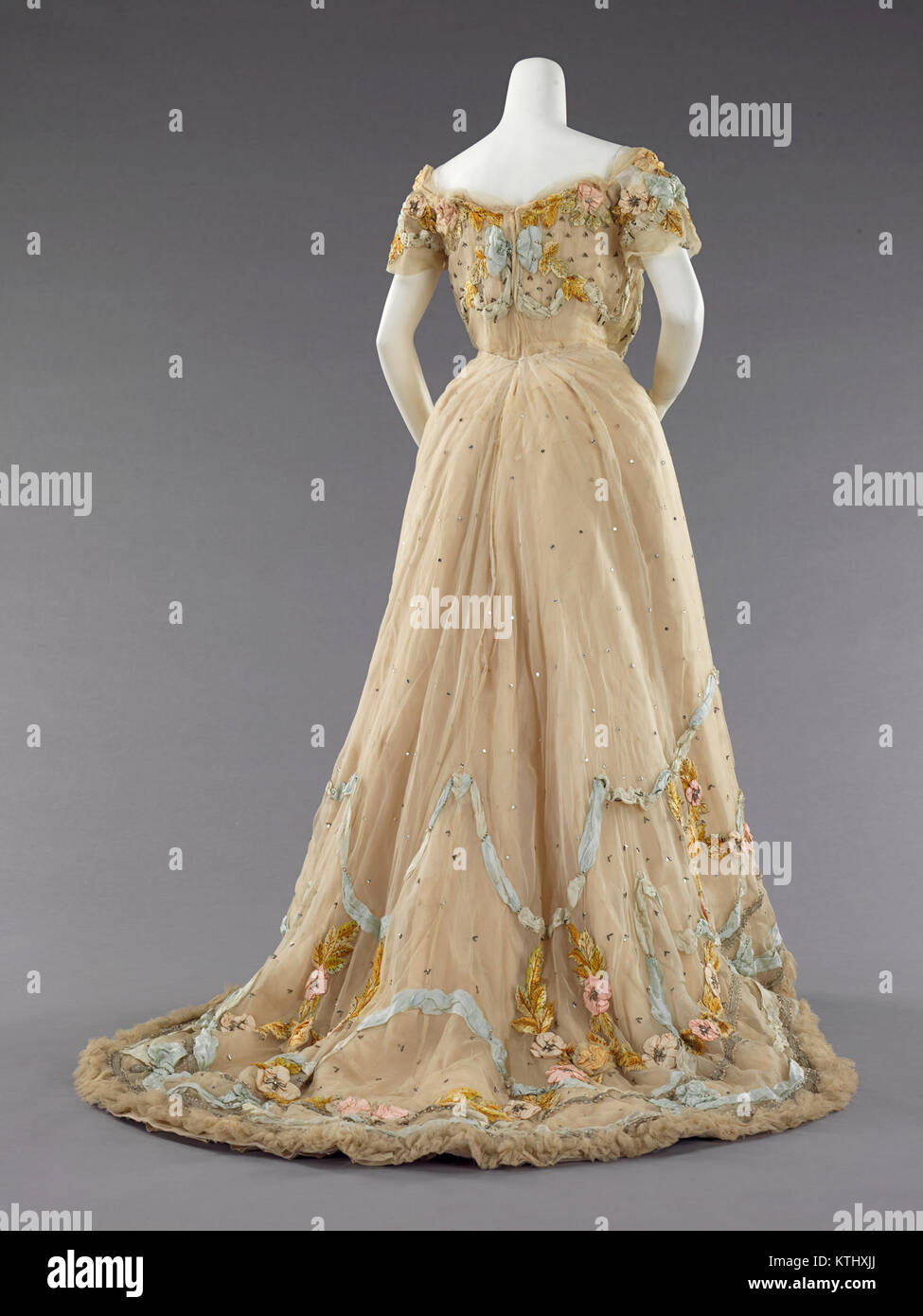 This 1830s ball gown from the Metropolitan Museum of Art is a fine ...