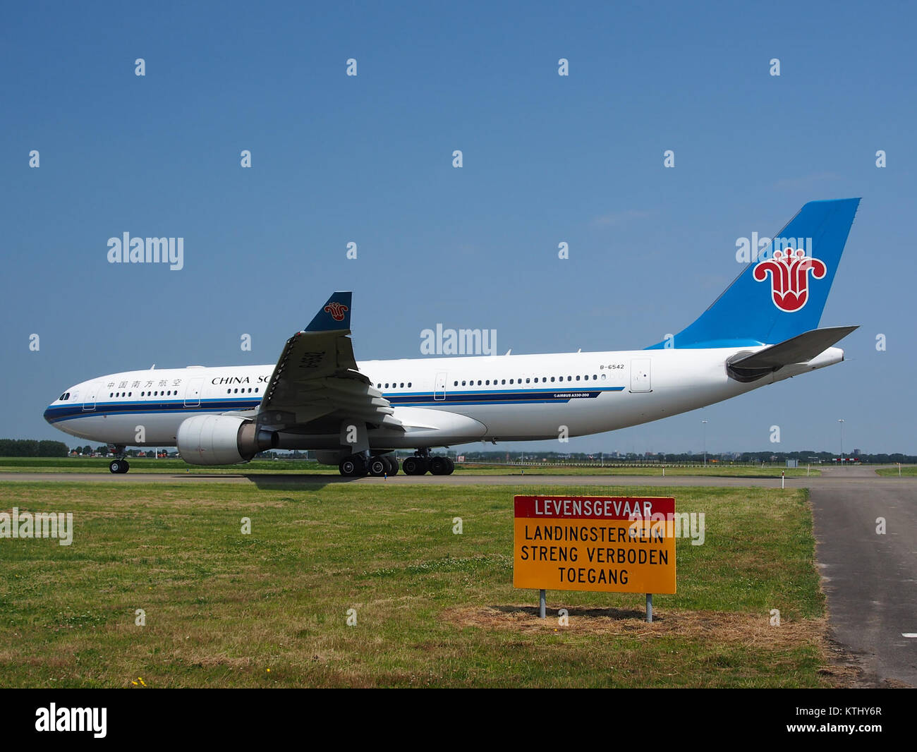 An image of China Southern Airlines Airbus A330-223, registration B ...