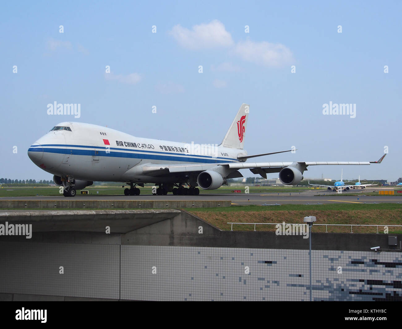Boeing 747-4FTF (registration B-2476) is a freighter aircraft operated ...