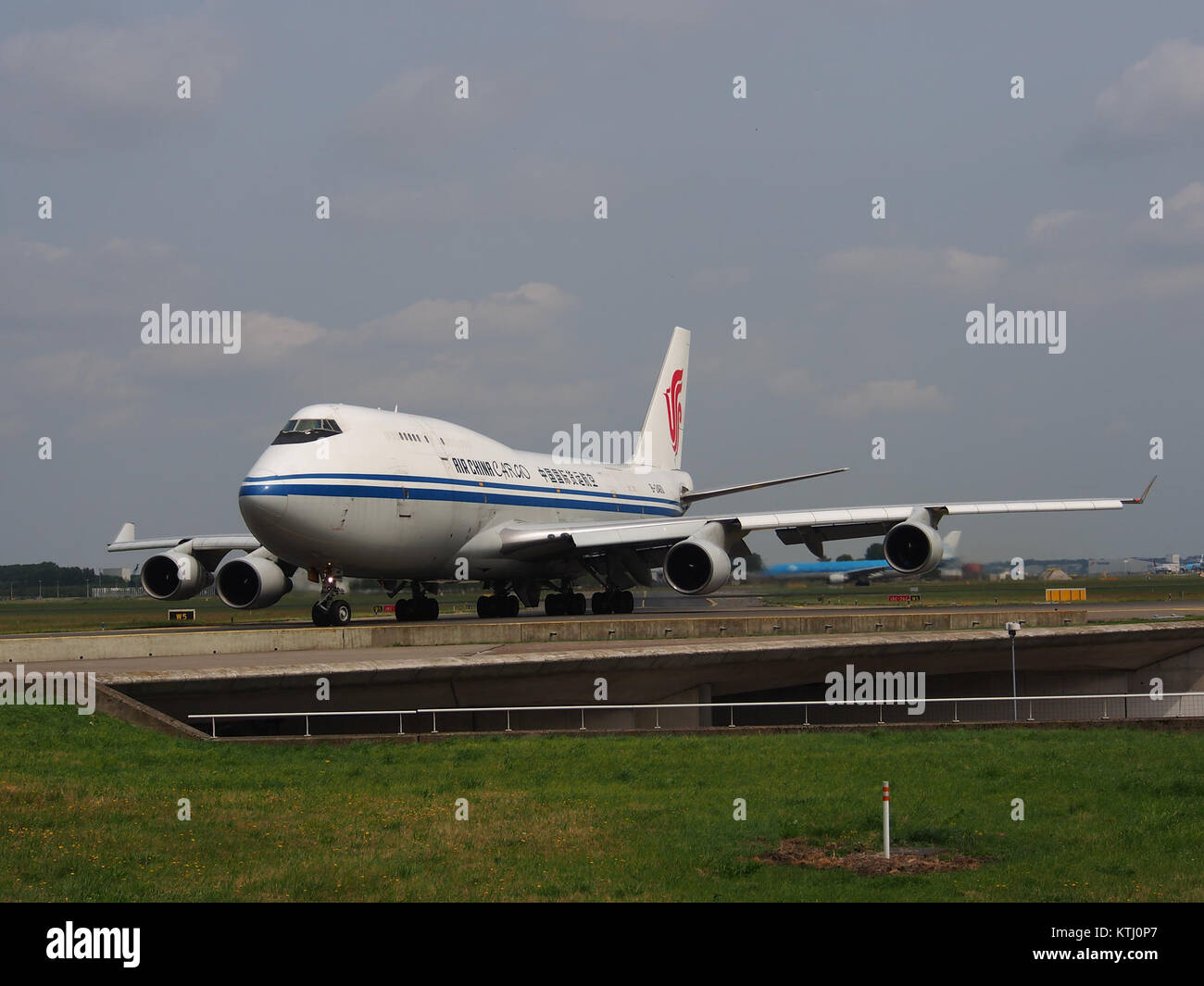 The B 2460 is an Air China Cargo Boeing 747-4J6(BCF), a large cargo ...
