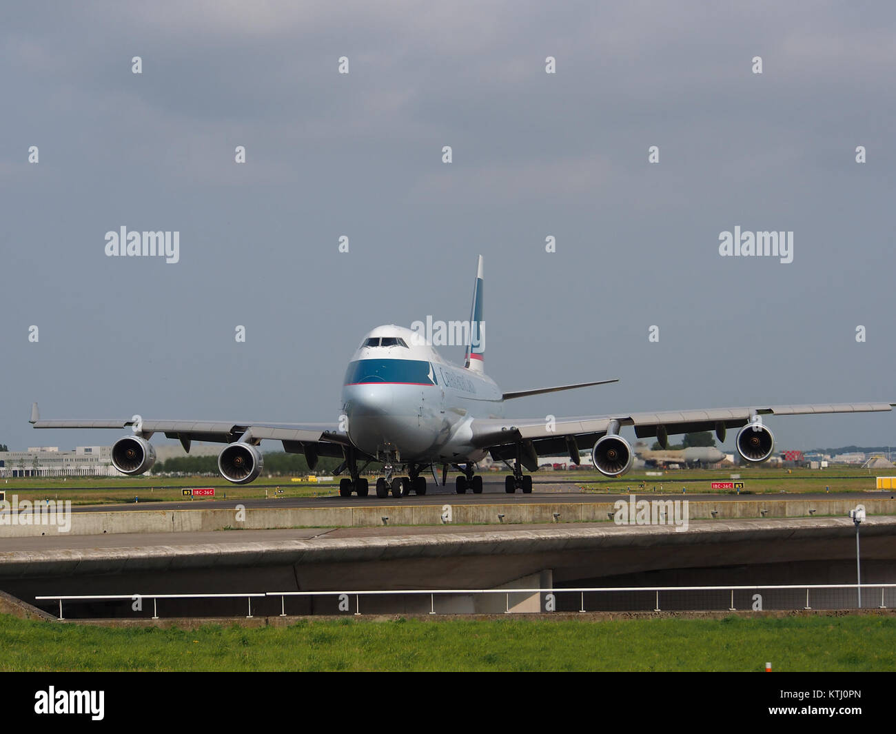 Cathay pacific airline fleet hi-res stock photography and images - Alamy
