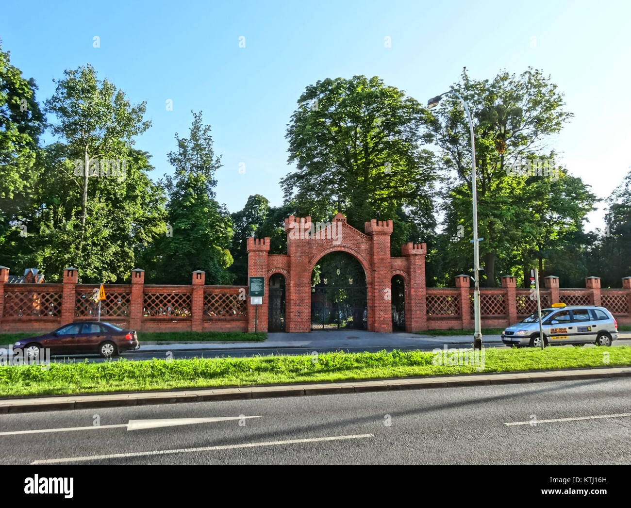 Captured bridge building materials hi-res stock photography and images ...