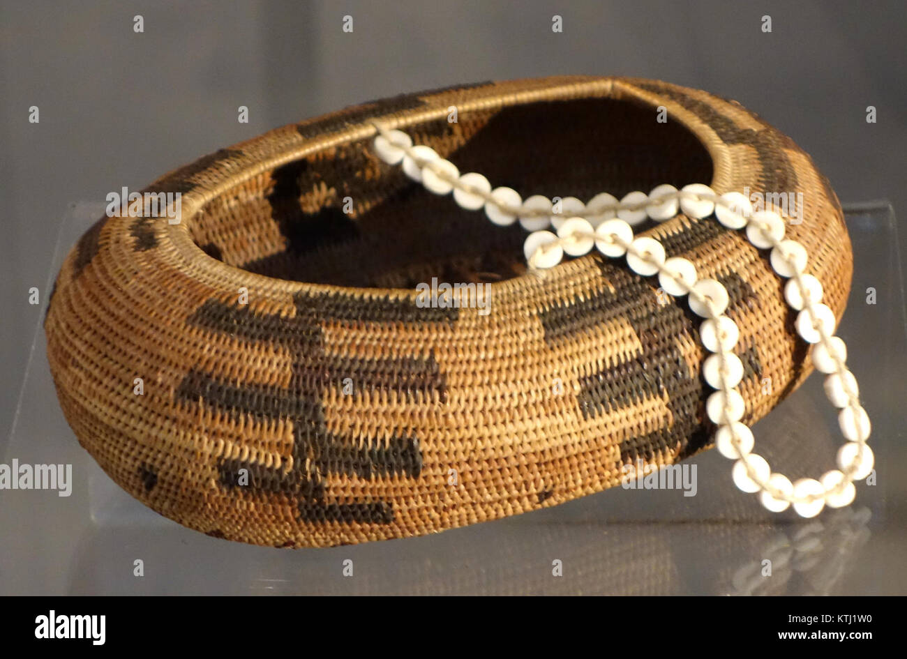 Basket, Pomo people, Northern California, coiled willow, sedge, bulrush ...