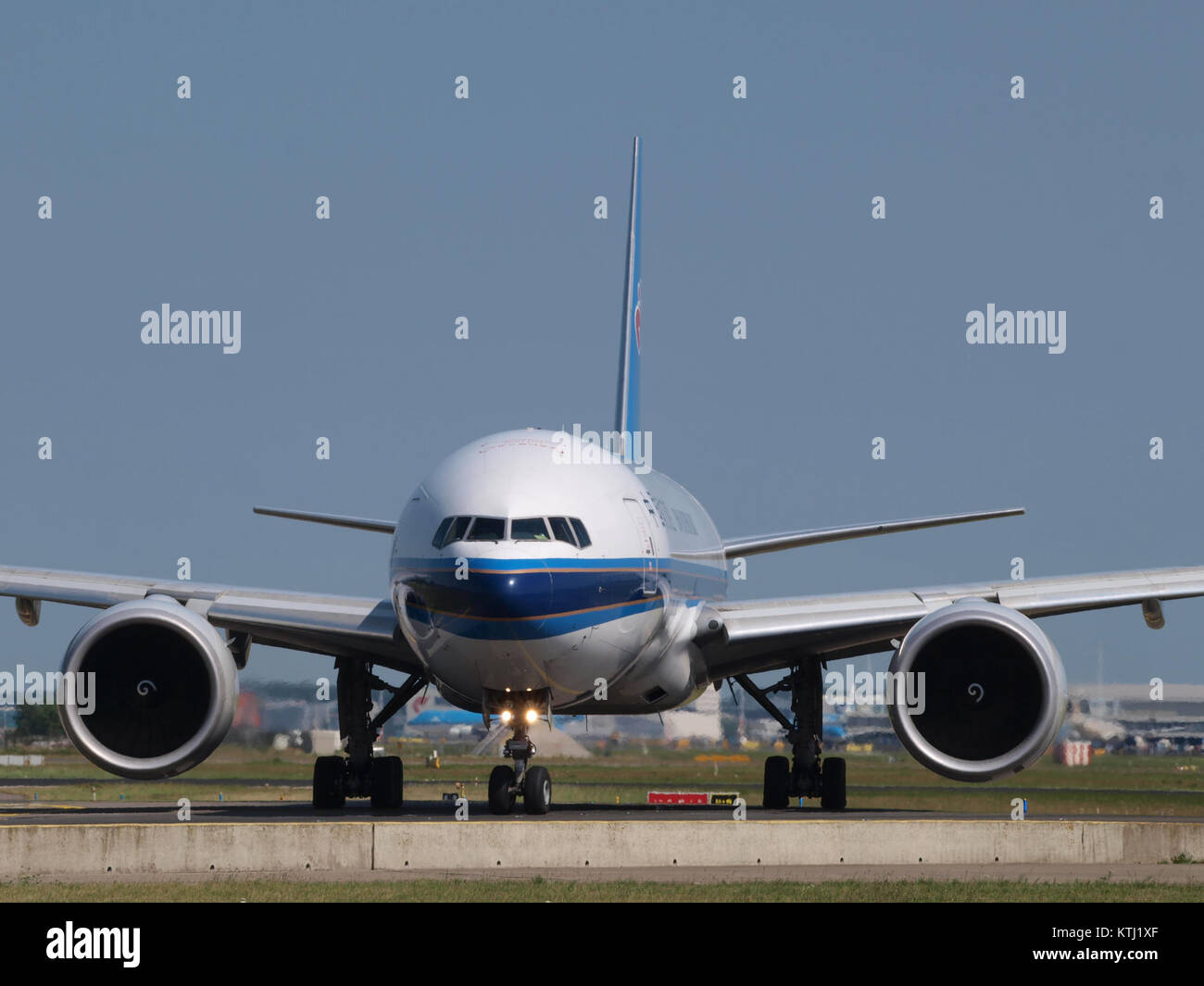 A photograph of a China Southern Airlines Boeing 777 (registration B ...