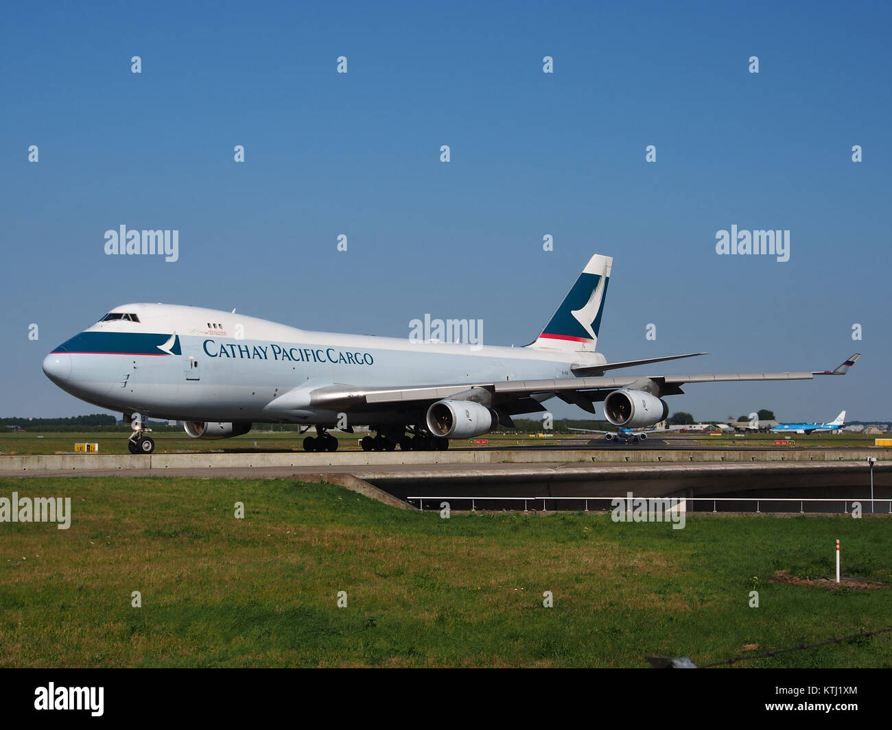Boeing 747-467F (registration B-HUQ) of Cathay Pacific Airlines taxiing ...