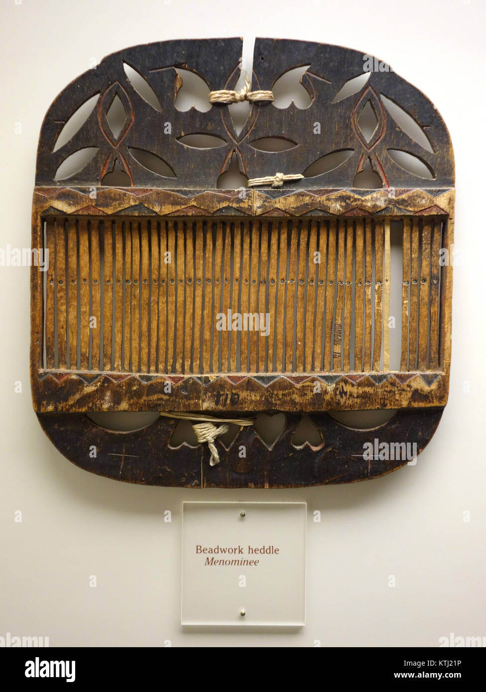 This Menominee beadwork heddle is a traditional Native American ...