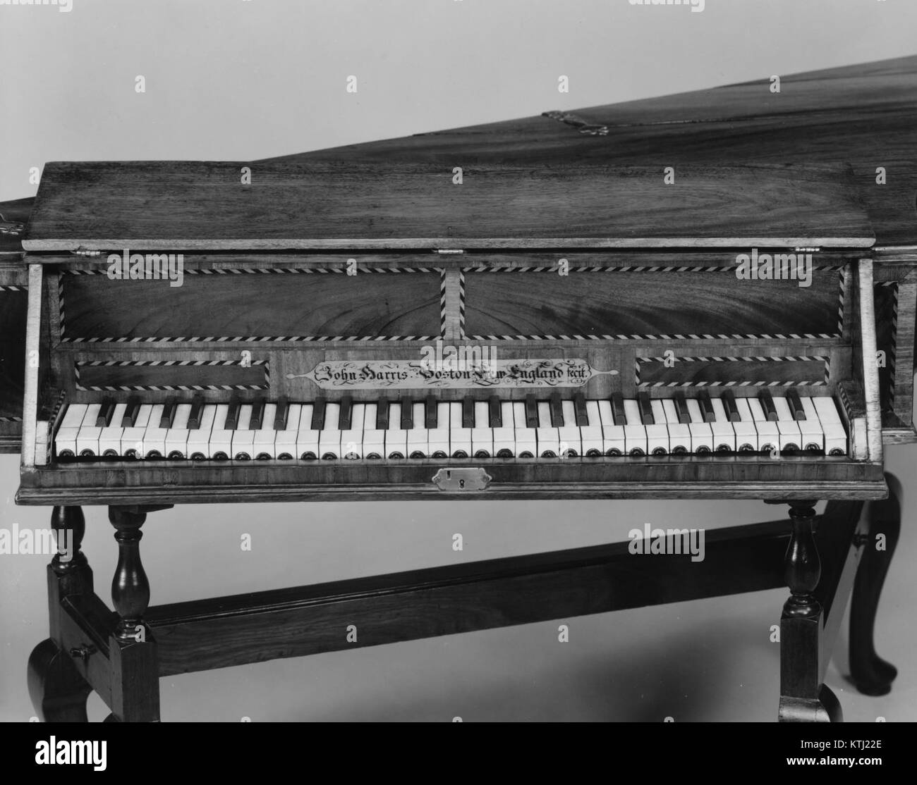 Bentside spinet hi-res stock photography and images - Alamy