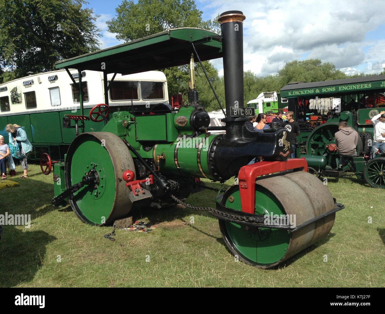 Vintage aveling steam road roller hi-res stock photography and images ...