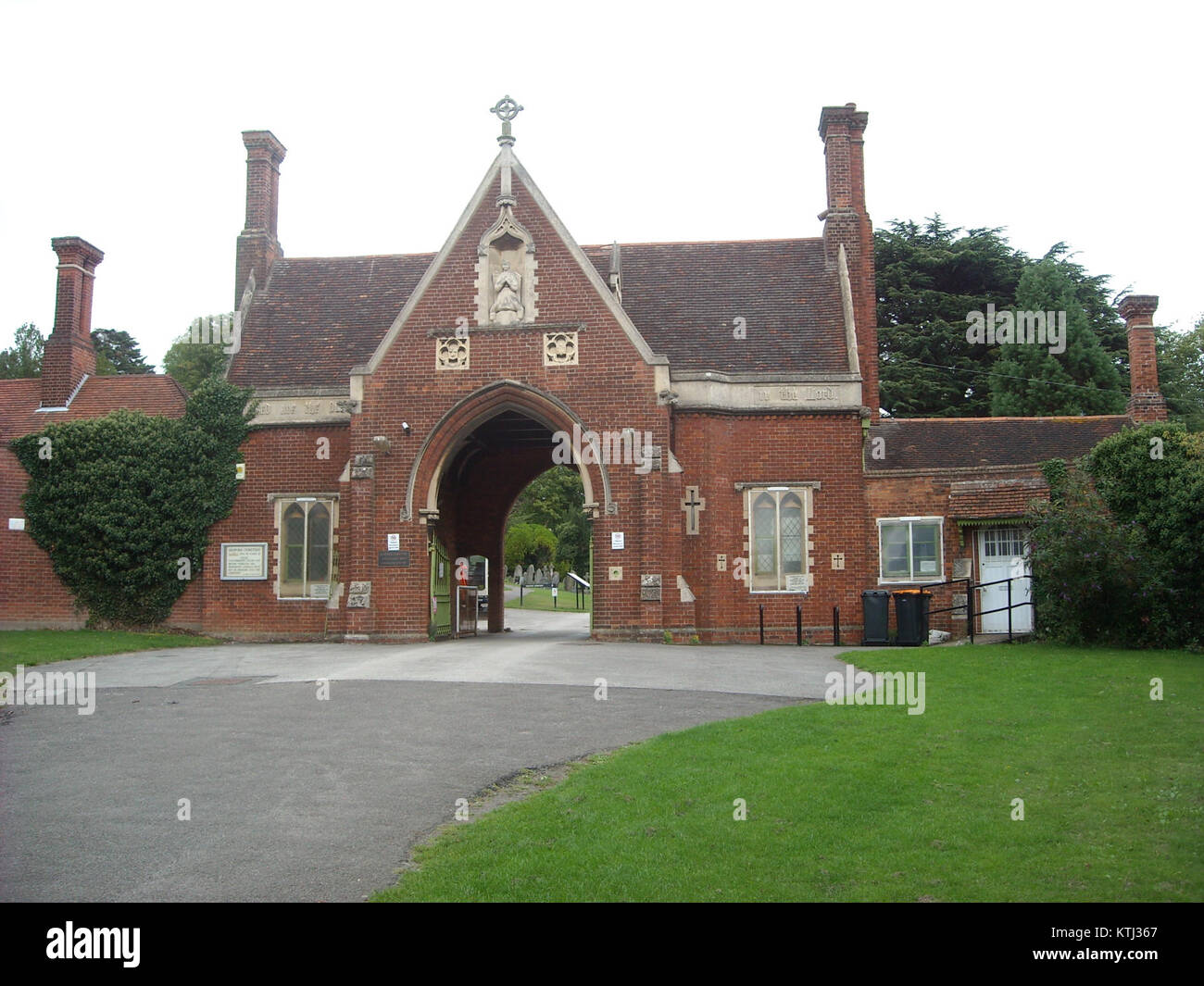 The Bedford Cemetery Gatehouse is an architectural feature of the ...