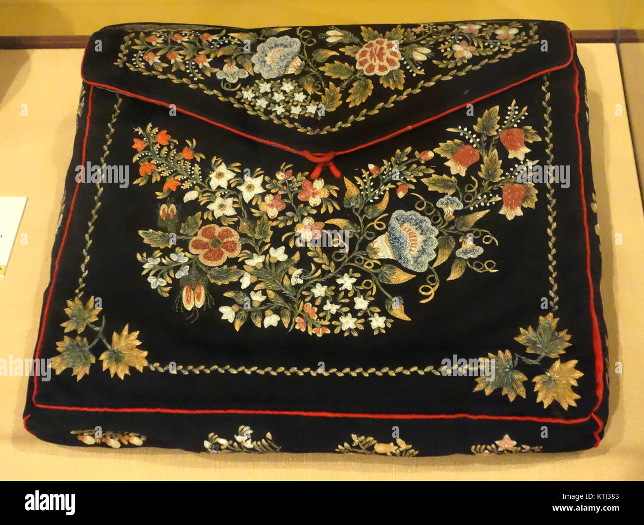 This 19th-century bag from the Wendat people of Lorette, crafted with ...