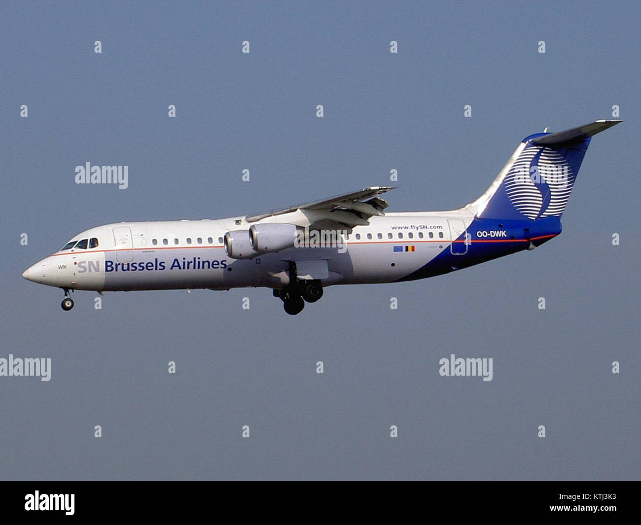 The BAE Systems Avro 146 RJ100, operated by Brussels Airlines (OO DWK ...