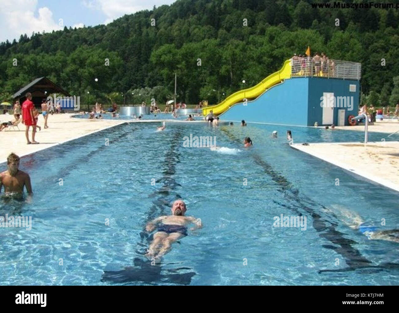 Showing pools hi-res stock photography and images - Alamy