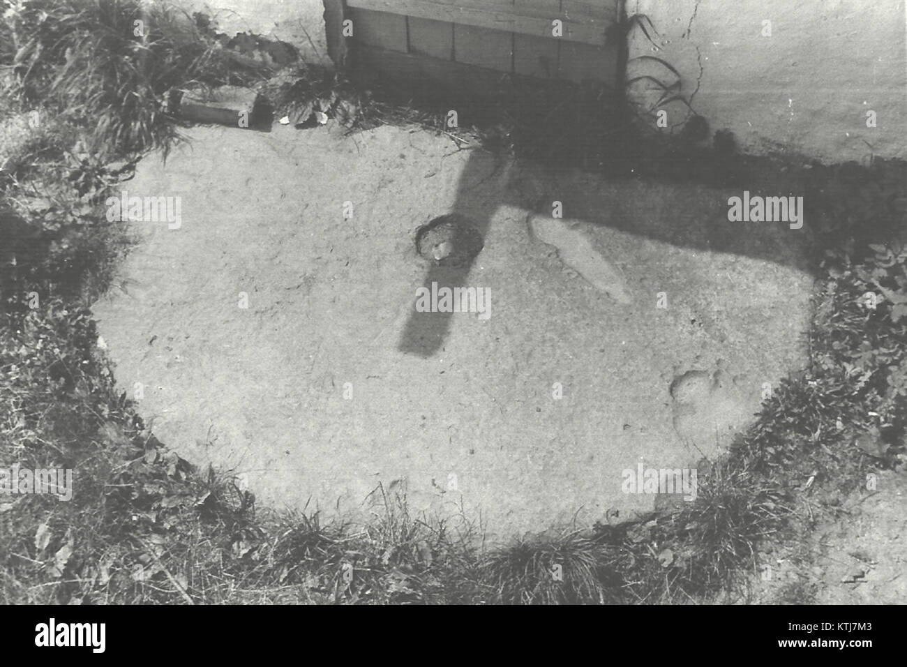 The base of the tomb refers to the foundation structure that supports a ...