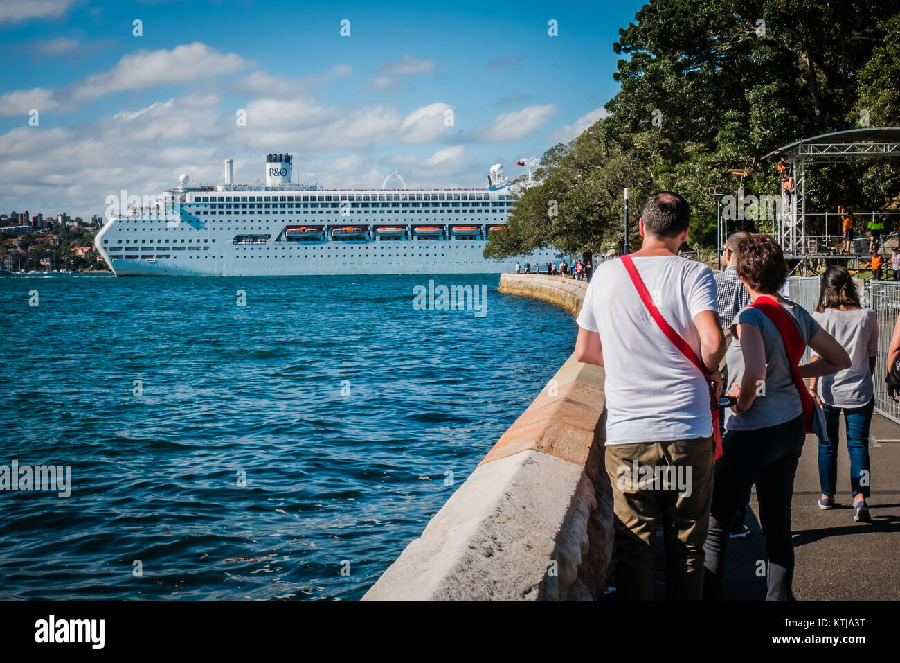 People watching cruise ship sydney harbor harbour tourists visit hi-res ...