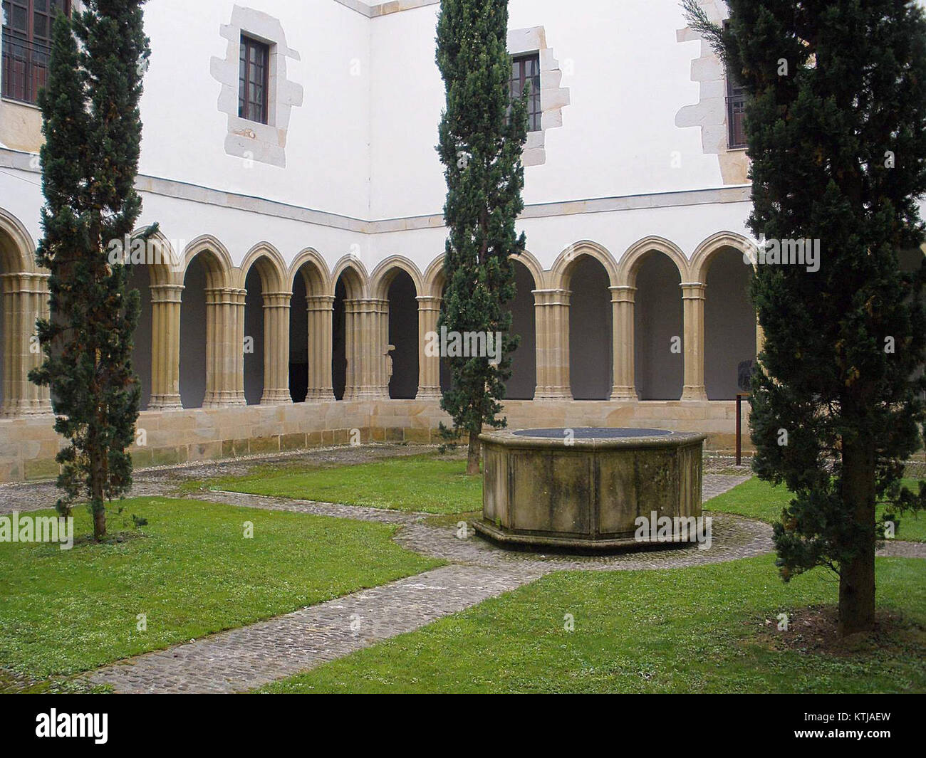 Claustro san francisco hi-res stock photography and images - Alamy